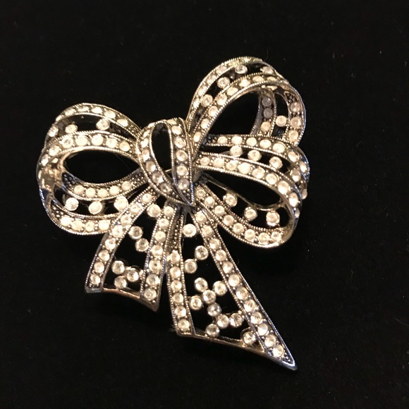Joan Rivers | Jewelry | Vintage Joan Rivers 99 Rhinestone Bow Brooch ...